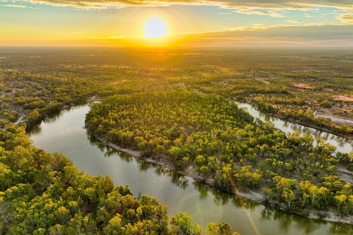 Sir Angus retires from Murray-Darling Basin Authority - Inside Water